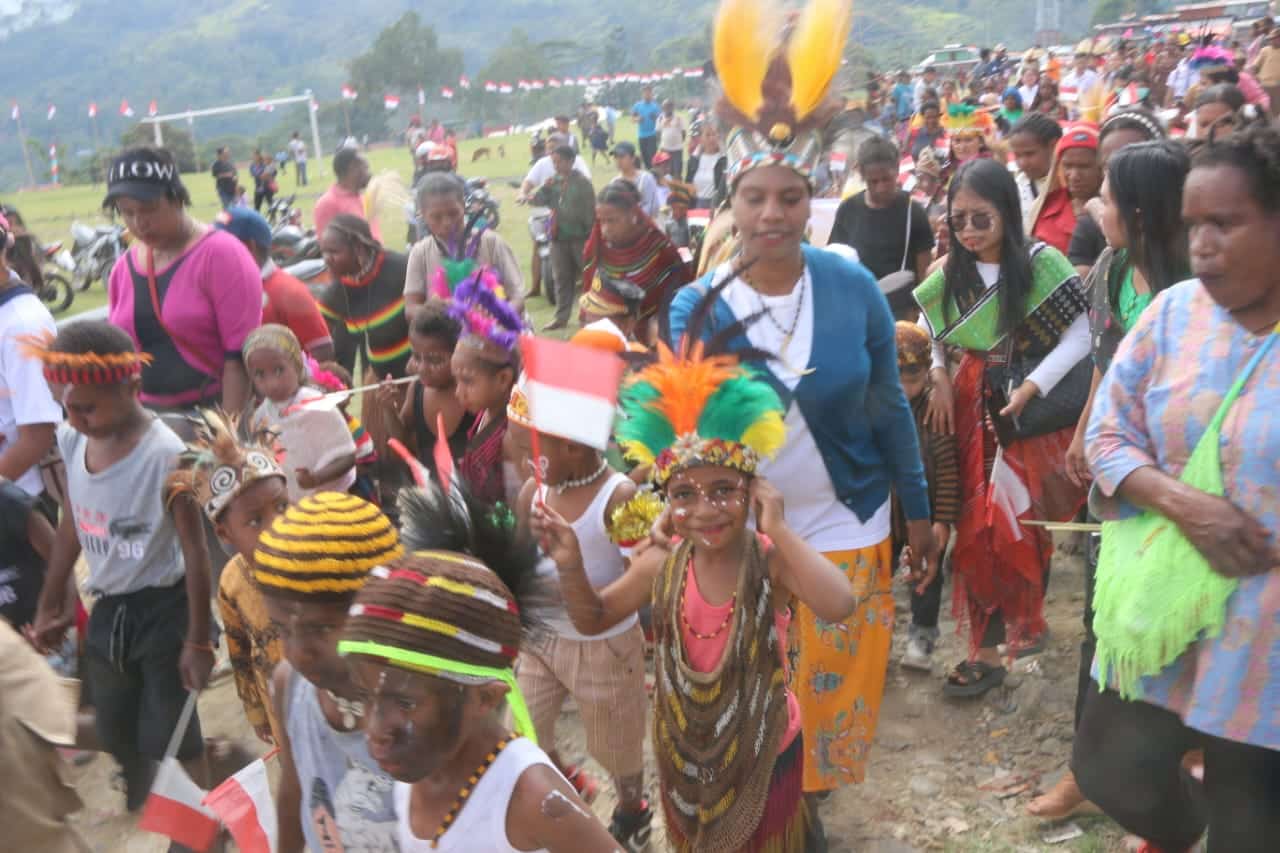 Meriahkan HUT RI ke-79, Anak-Anak di Tolikara Ikuti Karnaval Budaya ...