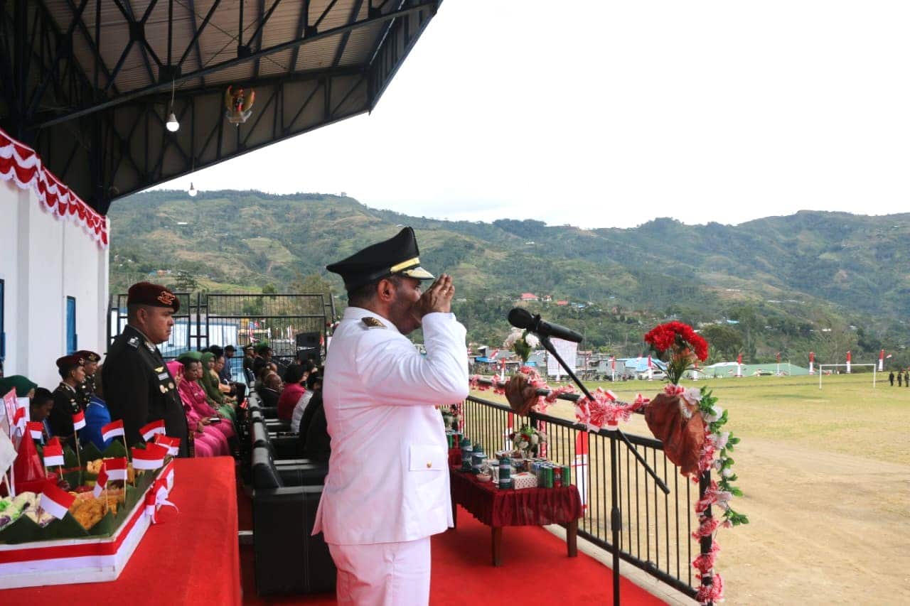 Pj Bupati Tolikara, Marthen Kogoya Pimpin Upacara HUT Kemerdekaan RI Ke ...
